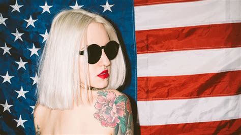 Art Exhibit At Rnc Will Feature 100 Naked Women Glamour
