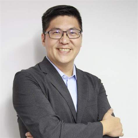 諮詢服務 擺渡人生 全台唯一涵蓋全生涯服務， 提供線上課程與線下社群