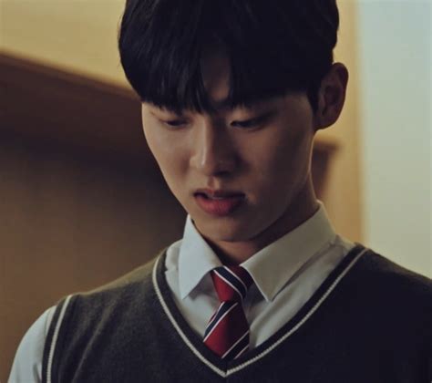 동백🌺 On Twitter 하 씨발 얘 이렇게 있으니까 왜 꼴리고 지랄이냐 존나 야하게 생겼네 씨발 그렇다고 술 취해서 제 정신 아닌 애를 따먹기도 그렇고