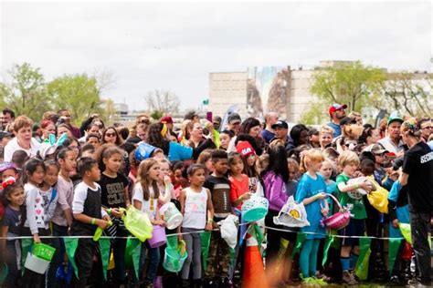 Easter Chopper Delivers Sweet Treats To The Northeast — Whyy