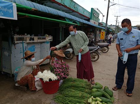 ကျောင်းကုန်းမြို့မဈေးတွင် နှာခေါင်းစည်း Mask ၁၀၀၀ဖြန့်ဝေပေး