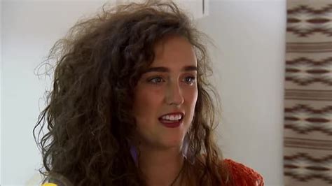 Watch Tiny House Hunters Streaming Online Tubi Free Tv