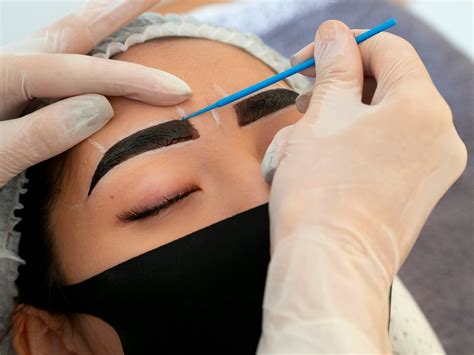 The Difference Between Microblading And Henna Brows