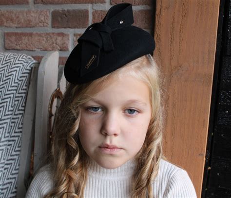 Haarband Dopje Schuin Wolwit Baretterie