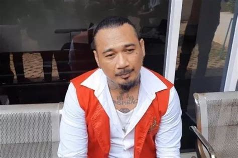 Jerinx Ingin Lihat Adam Deni Pakai Rompi Orange Bali Express