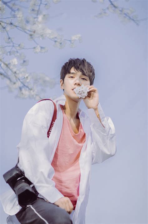 刘青松手机壁纸颜值西装大山谷图库