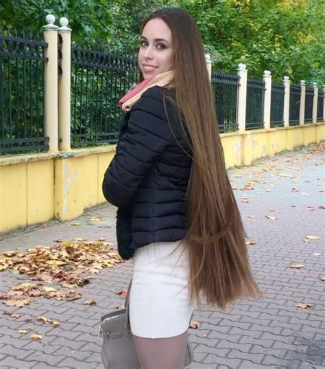 Video Extreme Long Hair Display In Sofa