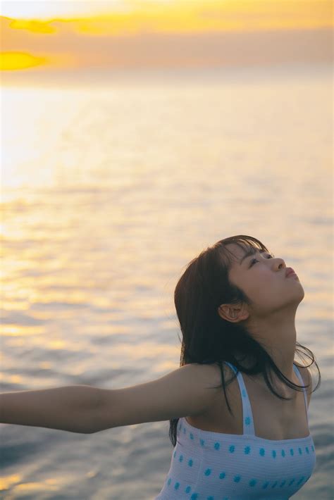 【日向坂46】上村ひなの（19）、「プリプリたまらん！」美尻あらわな水着姿公開！ Saaaka