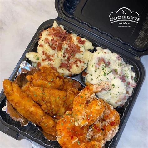 Delicious White Mac N Cheese With Bacon And Mashed Potatoes