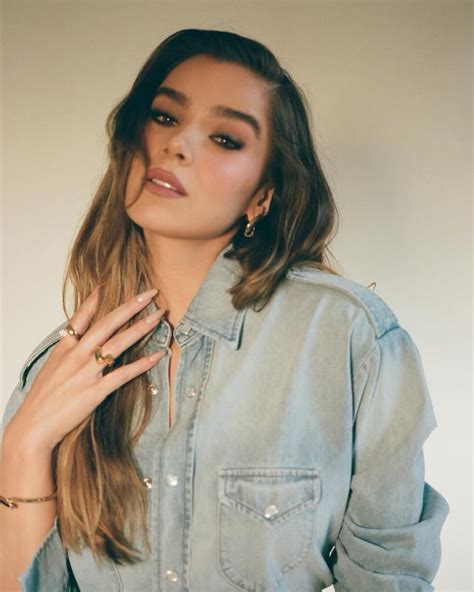 Hailee Steinfeld Would Milk Me So Hard With Her Perfect Hands R