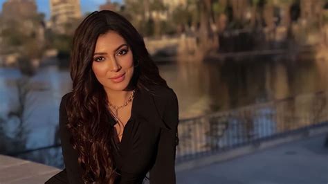 بسمة داوود تخطف القلوب بفستان مكشوف صور