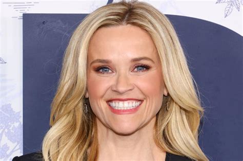 Reese Witherspoons Drop Of Sunshine Wine Is The Ultimate Budget