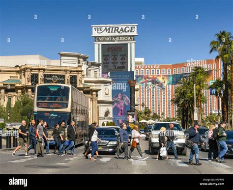 Besucher Auf Dem Las Vegas Strip Fotos Und Bildmaterial In Hoher