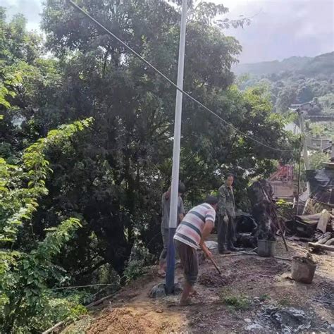 【我为群众办实事】安装路灯送光明 乡村振兴暖人心驻村