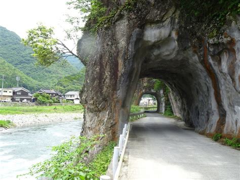 【宍粟市】誰かに伝えたい風景 与位の洞門 ぶらり加古川と播磨の寺社めぐり 【宍粟市】誰かに伝えたい風景 与位の洞門 ぶらり加古川と播磨の寺社めぐり