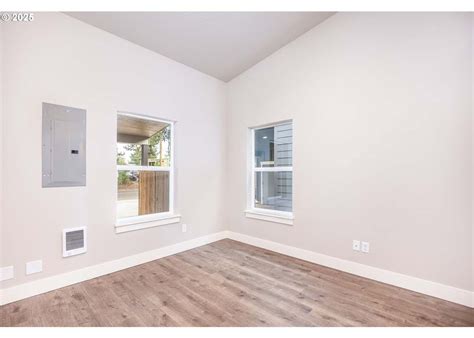 1384 Jacobs Dr Eugene Or 97402 Mls 572154863 Redfin