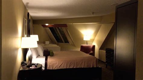 Luxor Las Vegas Pyramid King Suite Tour Youtube