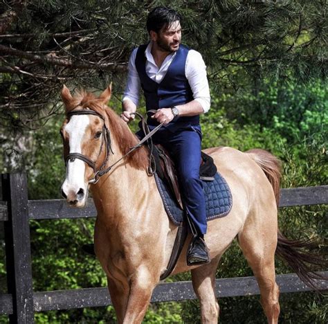 Uzak Şehirin Cihanı Ozan Akbaba Kimdir Ozan Akbaba Kaç Yaşında Ankara Masası