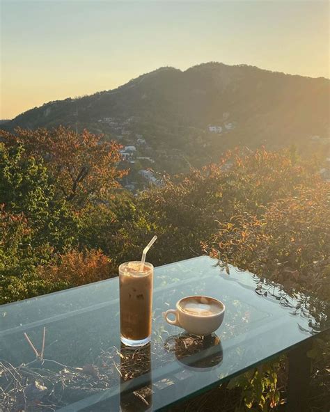 ♥ 연 둥 ♥ On Instagram 내려다보이는 경치가 너무 예뻤던 곳 ☕️ 부암동카페 산모퉁이카페”