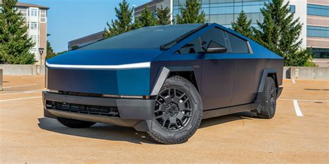 Wrapping The Tesla Cybertruck In A Blue Color Flip Vip Auto