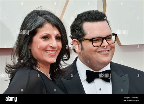 Los Angeles United States 09th Feb 2020 Ida Darvish And Josh Gad
