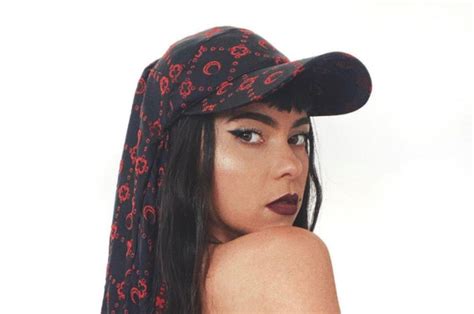 Galerie Foto Innaand într Un Body Extrem De îndrandznețand Fotografia