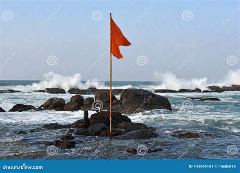 La India Bengala Occidental Cabo Comorin Kanyakumari Bandera Roja En El Lugar De La