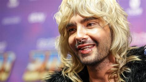 Bill Kaulitz Auf Der Wiesn Tokio Hotel Sänger Küsst Youtuber Marc Eggers