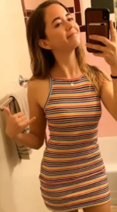 Foto Maya Self 3 Instagram Mayahiga