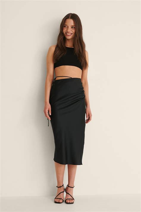 Satin Side Cut Skirt Black Na Kd