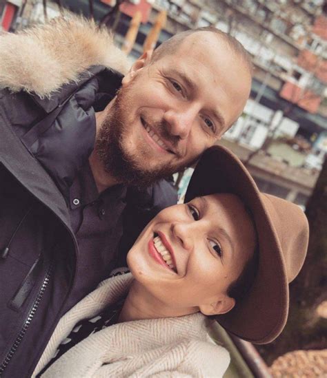 Cover Celebrity And Lifestyle