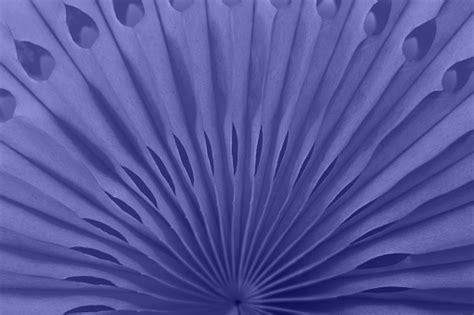 2022 년의 매우 페리 색상 트렌디 한 컨셉 둥근 보라색 종이 장식 생일 새해 파티 배경 12월 31일에 대한 스톡 사진 및 기타 이미지 Istock