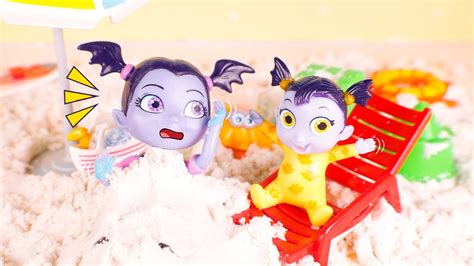 Vampirina Toys 👻 Nosy Plays A Joke On Vampi At The Beach 😆⛱ Youtube