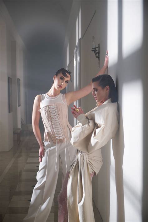 Nika Turković I Nela Đinđić Predstavljaju Prvi Zajednički Duet