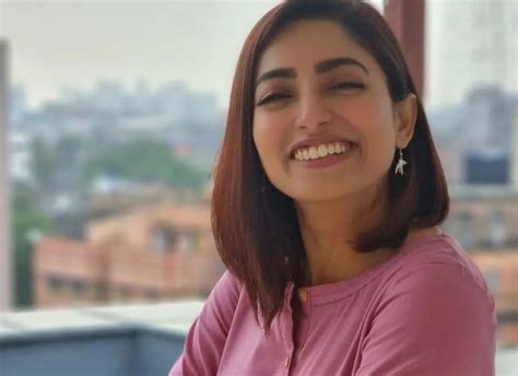 প্রকৃতির মনোরম শোভা দেখতে ব্যস্ত অভিনেত্রী ইশা ভাইরাল ছবি Actress Ishaa Saha Shared Her