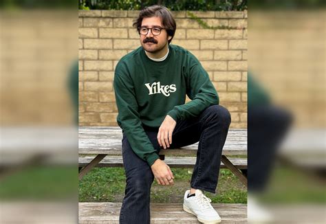 Artist Profile Eddy Burback On Youtube And Embracing Idiosyncrasy Arts The Harvard Crimson