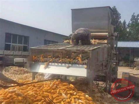 Rubber Roller Type Fresh Sweet Corn Dehusking Machine Corn Flake