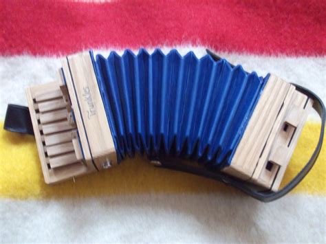 Trunkles Mini Melodeon