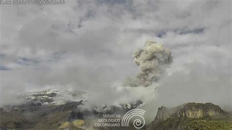 Volcán Nevado Del Ruiz Expulsó Impresionante Columna De Cenizas De 600