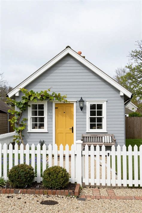 16 Cottage Exterior With Colorful Doors That Pop With Personality