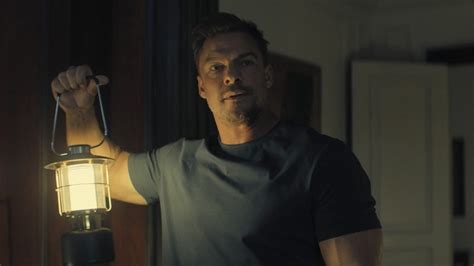 Reachers Alan Ritchson Got Knocked Unconscious In Season 3 Finale