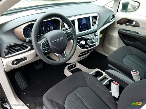 2017 Chrysler Pacifica Touring Interior Color Photos