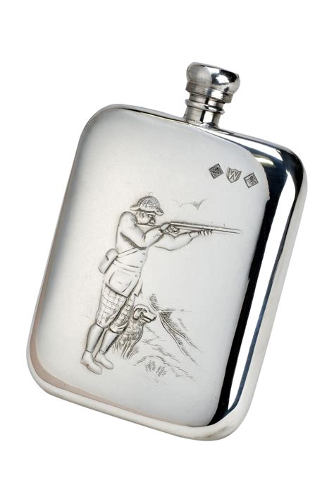 Bisley 6oz Shooter And Dog Pewter Rounded Flask Bisley 6oz Shooter And Dog Pewter Rounded Flask