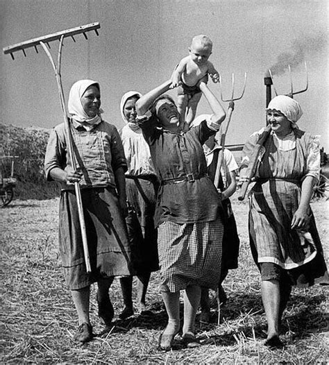 Best 13 1920 Charles Ponzi Posing With His Wife Mother On The Porch Of His New Mansion In
