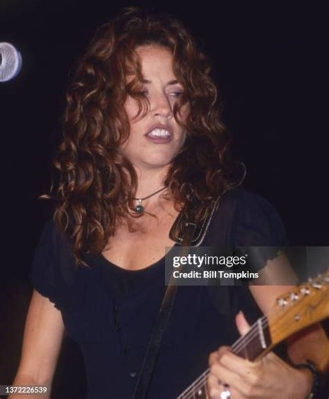 Sheryl Crow 1990s Photos And Premium High Res Pictures Getty Images