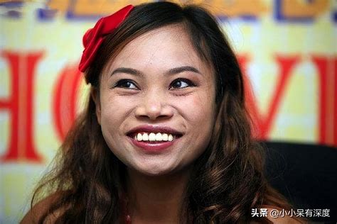 凤姐是谁39岁的凤姐，现在就读于美国名校，她比一般的网红，多了一点内涵 人物集