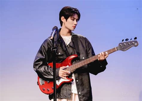 한 명만 살아남은 아이돌 연습 후 단체사진 인스티즈instiz 이슈 카테고리