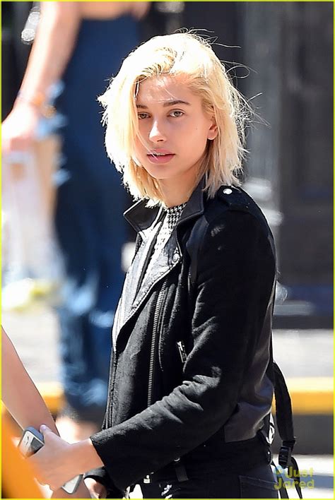 Hailey Baldwin Holds Hands With A Gal Pal In Nyc Photo 711438 Photo Gallery Just Jared Jr