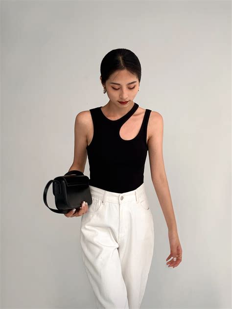 Neva Hu黑色针织背心女设计感小众2023夏季新款镂空无袖内搭上衣虎窝淘