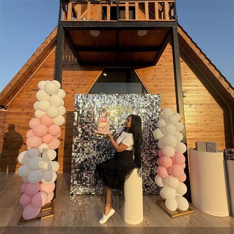 منا عادل Mnaa Adel